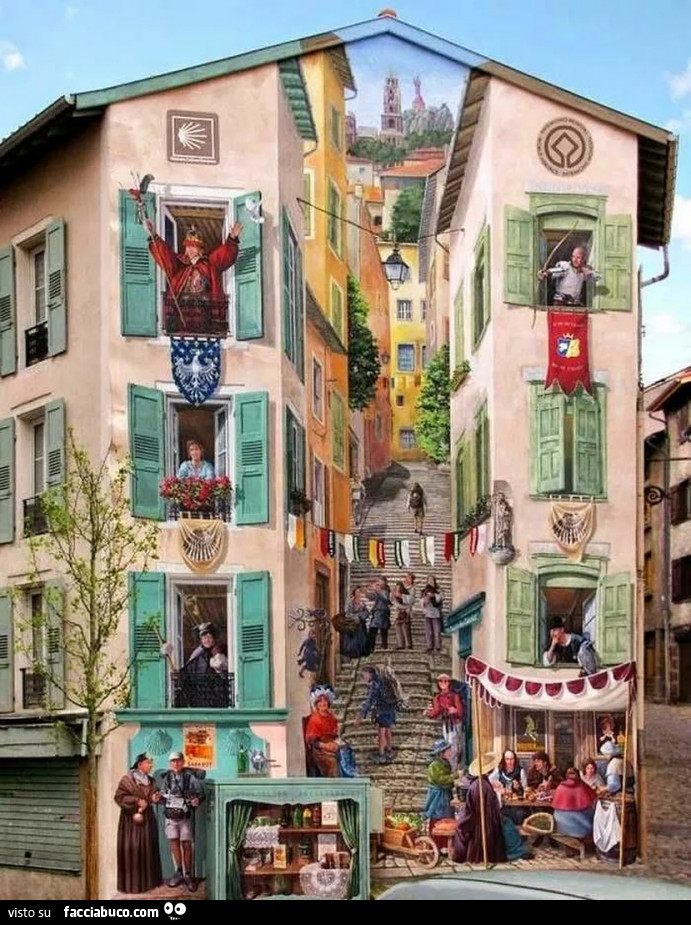 Murales colorato sulla facciata del palazzo - Facciabuco.com