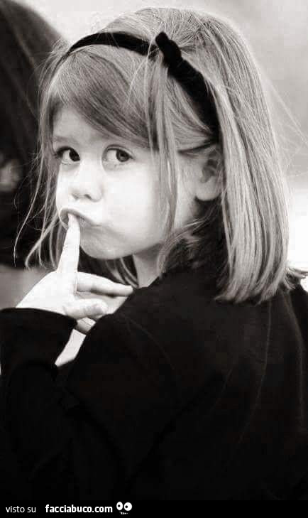 Bimba perplessa - Facciabuco.com